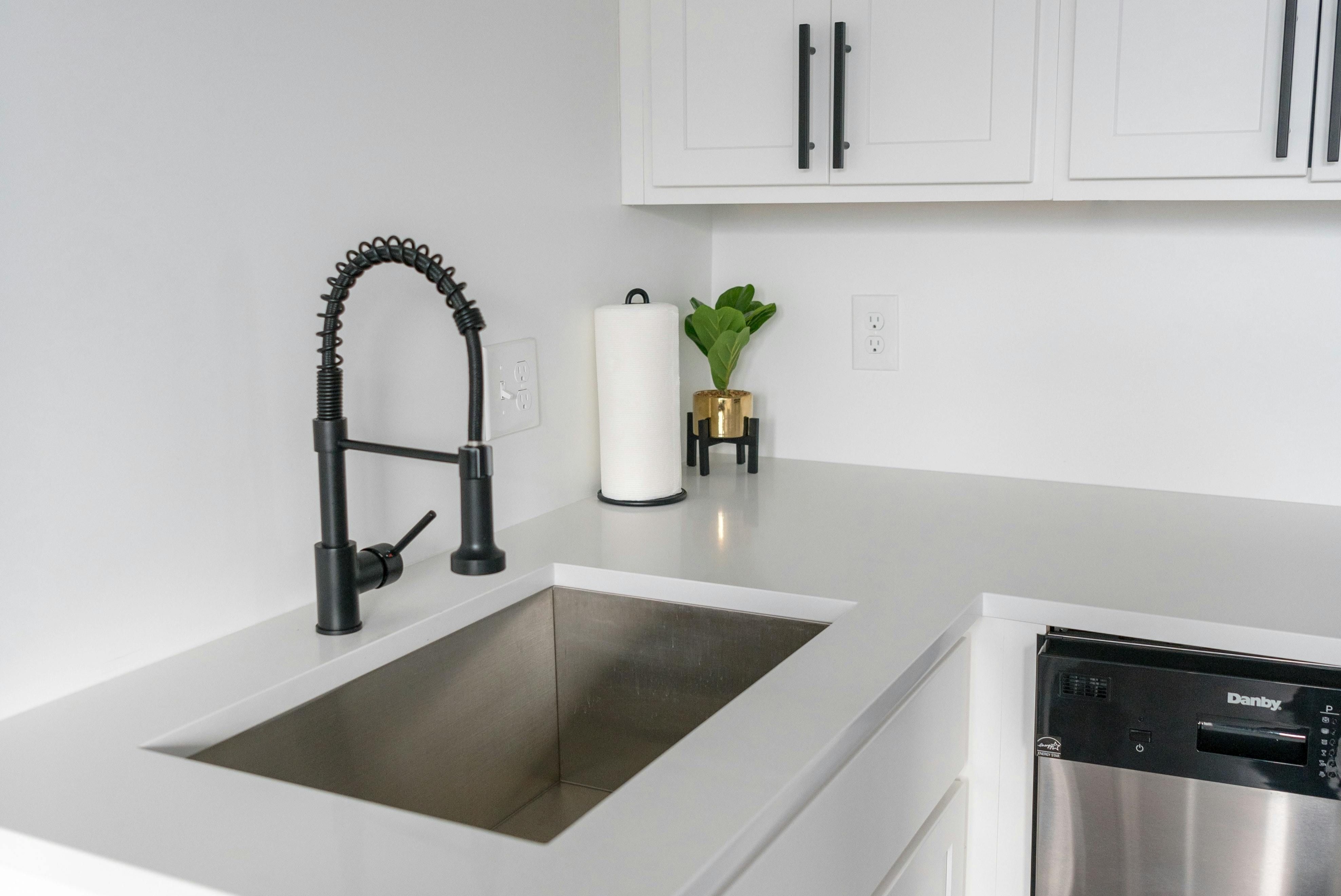 Plumbing Fixtures | Kitchen Sinks & Shower Kits