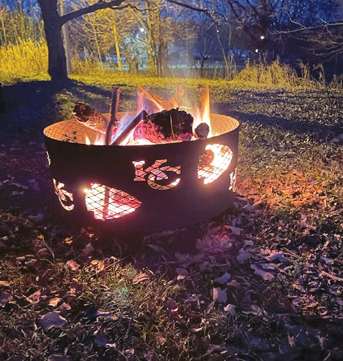 Heavy Metal Outdoor HM-KCARRWSM Small Chiefs Arrowhead Fire Pit at ...