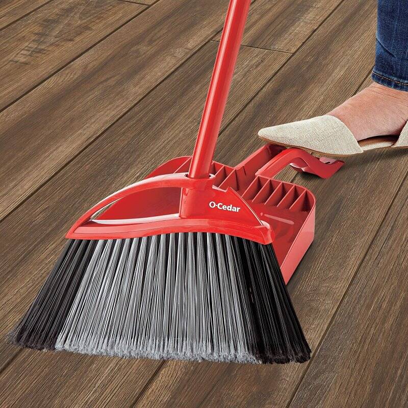 O-Cedar 4173803 PowerCorner® Pet Pro Broom, With Step-On Dust Pan at Sutherlands