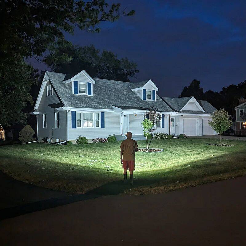 LitezAll 27502 700-Lumen Kodiak Slim Tactical Grade Flashlight at ...