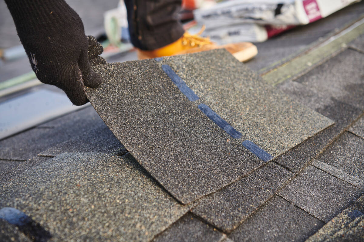 Malarkey HIP & RIDGE RidgeFlex® 12-Inch Storm Grey Shingle Bundle at ...
